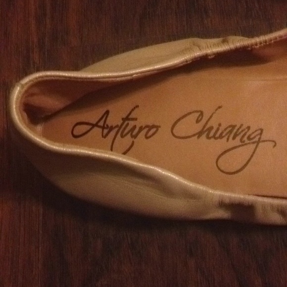 Arturo Chiang | Shoes | Arturo Chiang Callianna Leather Cap Flats ...